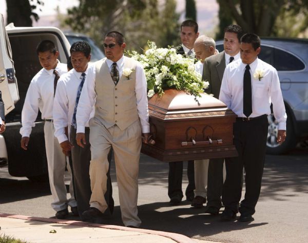 Photo by Trent Nelson | The Salt Lake TribunePallbearers during ...