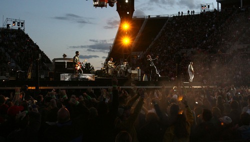 U2 overloads TRAX trains - The Salt Lake Tribune