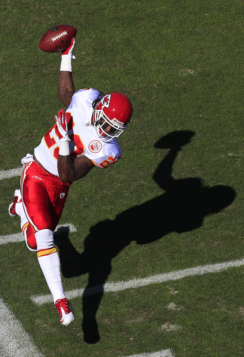 Chiefs 28, Raiders 0: Rusty Kyle Boller, Carson Palmer throw 3 ...