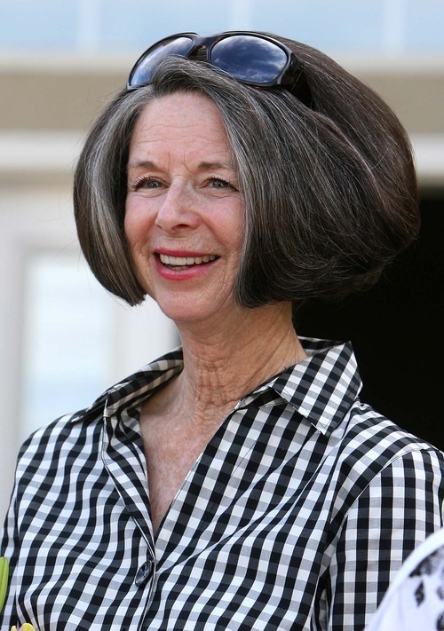 North Layton choir teacher reunites with students — after 40 years ...