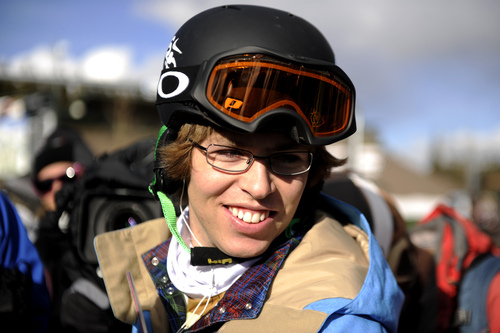 Snowboarder Kevin Pearce rides for the first time since horrific ...