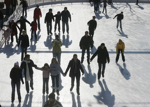 Ice skaters flood renovated Gallivan for Christmas Eve - The Salt Lake ...