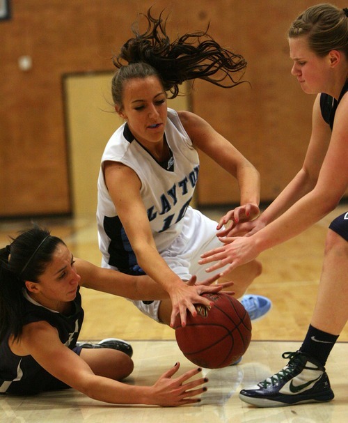 Girls' basketball: Syracuse remains unscathed in match of unbeatens ...