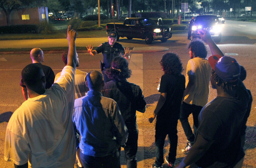Riot cops break up Nike shoe crowd at Florida mall - The Salt Lake Tribune