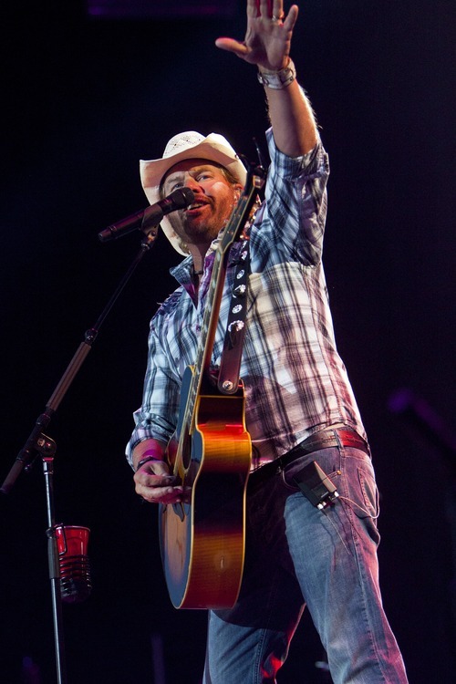 Toby Keith's show may be sponsored by Ford, but this review is not ...