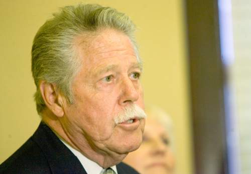 Dems re-elect Davis as Senate minority leader - The Salt Lake Tribune