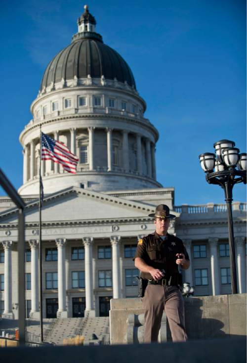 (Video) Man who left rifle at Capitol to protest gun violence ...