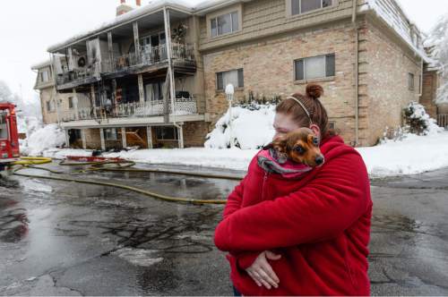 Crews respond to 2-alarm apartment fire in Holladay - The Salt Lake Tribune