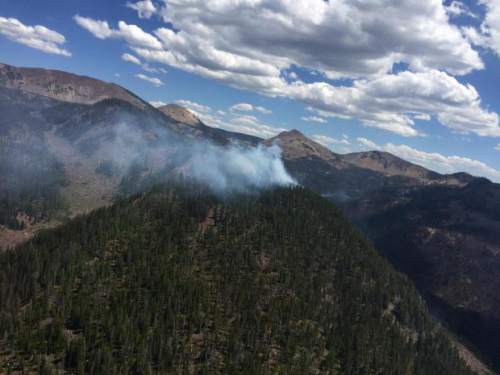 Crews closing Utah fire lines, even as they warily watch the skies ...