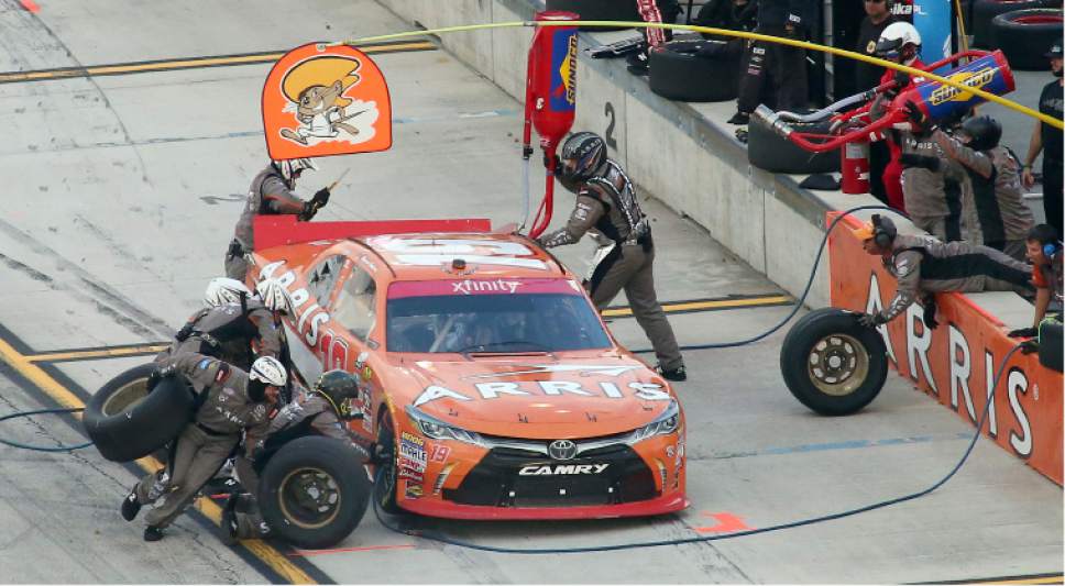 Daniel Suarez's pit board! 😂🤣 : r/NASCAR