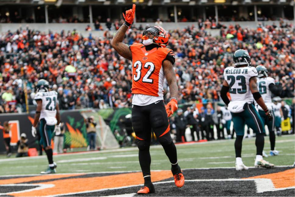 NFL: Dalton throws for 2 TDs, Bengals beat Eagles 32-14 - The Salt Lake ...