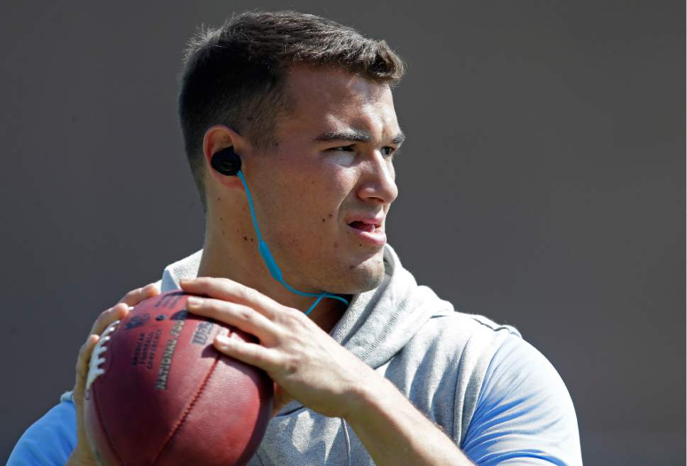 NFL: Tar Heels QB Mitch Trubisky draws crowd at UNC pro workouts - The ...